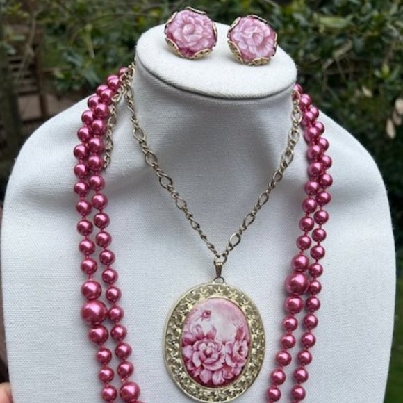 Vintage | Jewelry | Fuchsia Pink White Floral Porcelain Gold Statement ...
